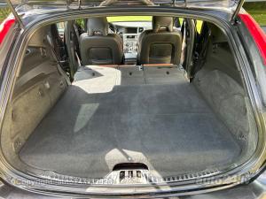 Melns Volvo V60 2014 Tallina, ar dzinēja tilpumu 2.40 L un nobraukumu 344 tūkst. km par 7990 €, foto 7 vietnē AUTOMOTO.COM.LV