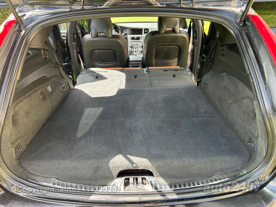 Melns Volvo V60 2014 Tallina, ar dzinēja tilpumu 2.40 L un nobraukumu 344 tūkst. km par 7990 €, foto 7 vietnē AUTOMOTO.COM.LV