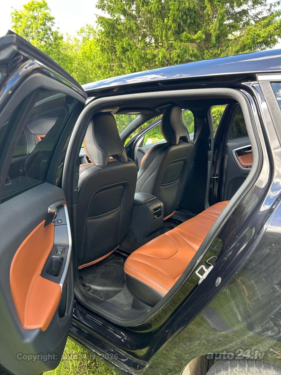 Melns Volvo V60 2014 Tallina, ar dzinēja tilpumu 2.40 L un nobraukumu 344 tūkst. km par 7990 €, foto 12 vietnē AUTOMOTO.COM.LV