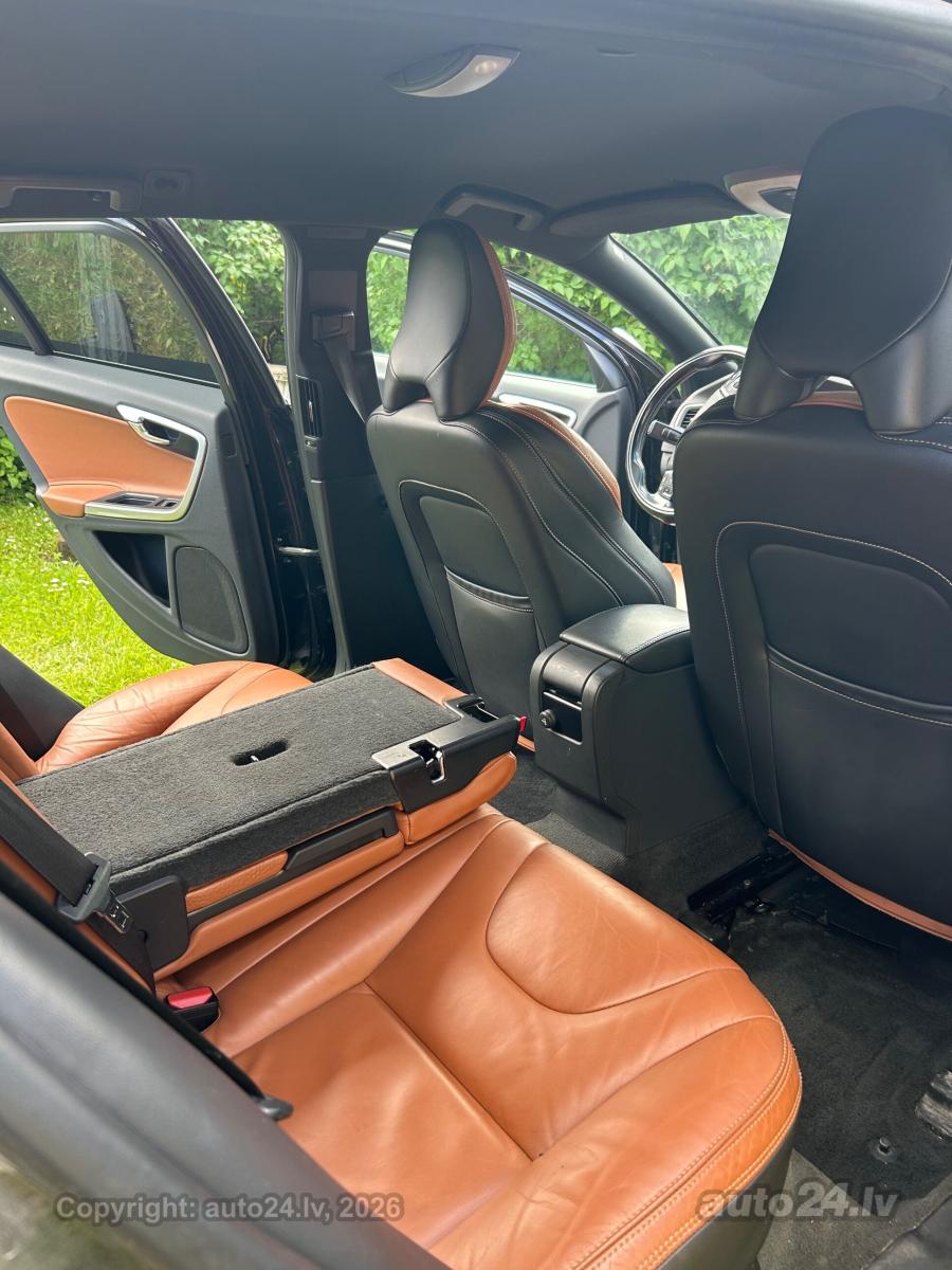 Melns Volvo V60 2014 Tallina, ar dzinēja tilpumu 2.40 L un nobraukumu 344 tūkst. km par 7990 €, foto 14 vietnē AUTOMOTO.COM.LV
