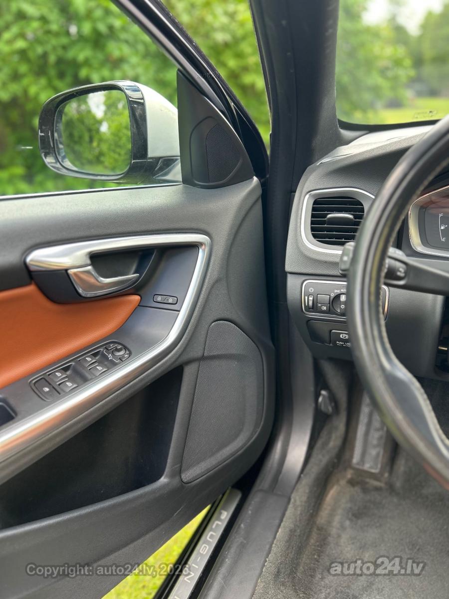 Melns Volvo V60 2014 Tallina, ar dzinēja tilpumu 2.40 L un nobraukumu 344 tūkst. km par 7990 €, foto 17 vietnē AUTOMOTO.COM.LV