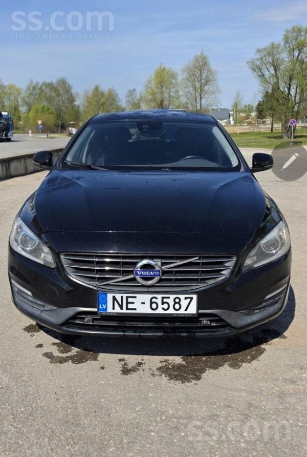 Black Volvo V60 2014 in Riga, with an engine capacity of 2.00 L and mileage of 346 thousand km for 5100 €, photo 2 on AUTOMOTO.COM.LV