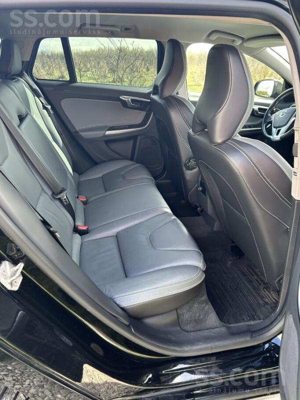Black Volvo V60 2014 in Riga, with an engine capacity of 2.40 L and mileage of 180 thousand km for 8850 €, photo 9 on AUTOMOTO.COM.LV