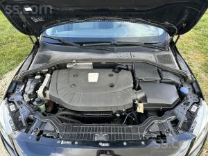 Black Volvo V60 2014 in Riga, with an engine capacity of 2.40 L and mileage of 180 thousand km for 8850 €, photo 13 on AUTOMOTO.COM.LV