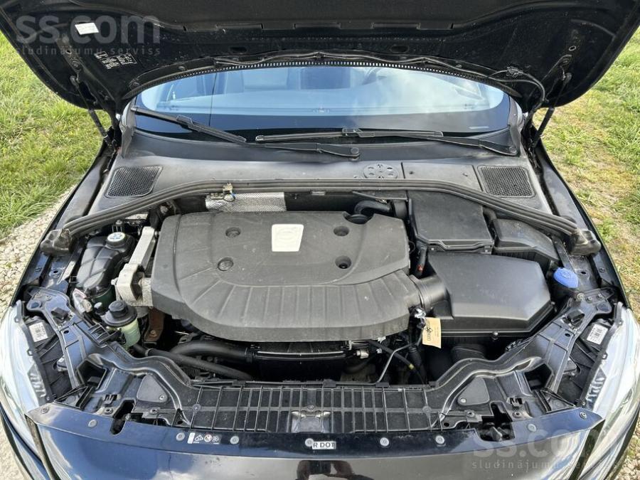 Black Volvo V60 2014 in Riga, with an engine capacity of 2.40 L and mileage of 180 thousand km for 8850 €, photo 13 on AUTOMOTO.COM.LV