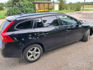 Black Volvo V60 2014 in Preili, with an engine capacity of 2.00 L and mileage of 335 thousand km for 7250 €, photo 5 on AUTOMOTO.COM.LV