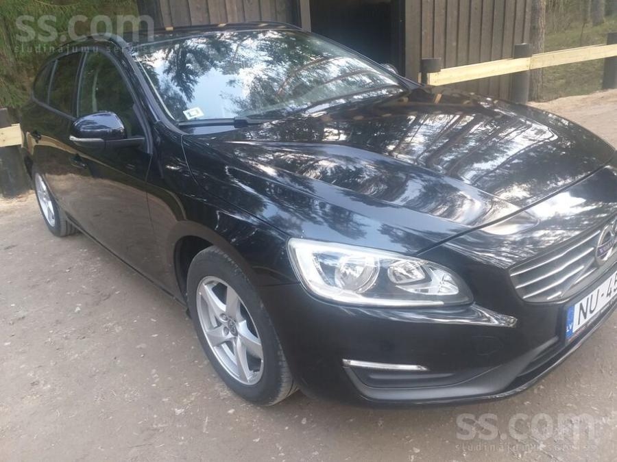 Black Volvo V60 2014 in Preili, with an engine capacity of 2.00 L and mileage of 335 thousand km for 7250 €, photo 9 on AUTOMOTO.COM.LV