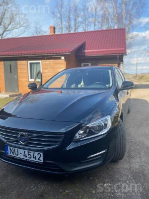 Black Volvo V60 2014 in Preili, with an engine capacity of 2.00 L and mileage of 335 thousand km for 7250 €, photo 10 on AUTOMOTO.COM.LV