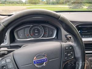 Black Volvo V60 2014 in Preili, with an engine capacity of 2.00 L and mileage of 335 thousand km for 7250 €, photo 13 on AUTOMOTO.COM.LV