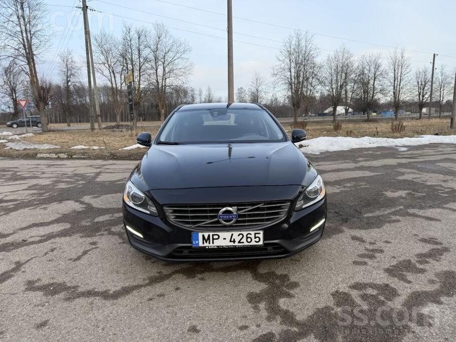 Melns Volvo V60 2014 Ogre, ar dzinēja tilpumu 1.60 L un nobraukumu 251 tūkst. km par 5999 €, foto 3 vietnē AUTOMOTO.COM.LV