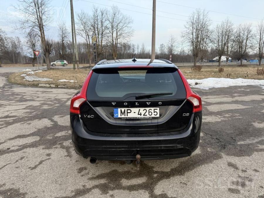 Melns Volvo V60 2014 Ogre, ar dzinēja tilpumu 1.60 L un nobraukumu 251 tūkst. km par 5999 €, foto 5 vietnē AUTOMOTO.COM.LV