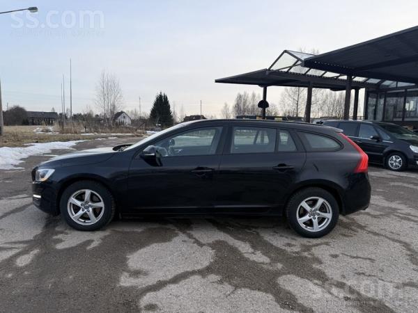 Melns Volvo V60 2014 Ogre, ar dzinēja tilpumu 1.60 L un nobraukumu 251 tūkst. km par 5999 €, foto 5 vietnē AUTOMOTO.COM.LV