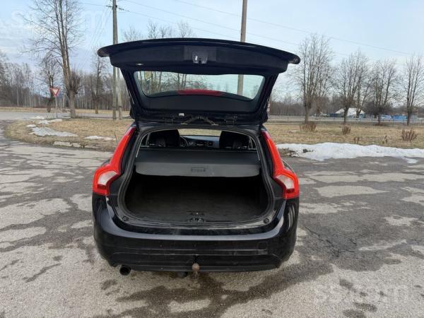 Melns Volvo V60 2014 Ogre, ar dzinēja tilpumu 1.60 L un nobraukumu 251 tūkst. km par 5999 €, foto 6 vietnē AUTOMOTO.COM.LV