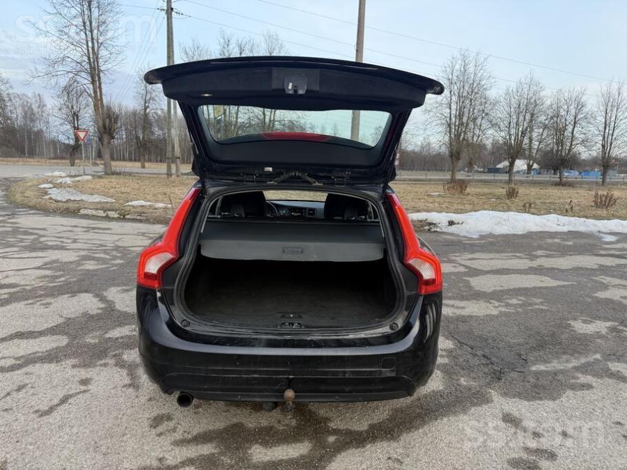 Melns Volvo V60 2014 Ogre, ar dzinēja tilpumu 1.60 L un nobraukumu 251 tūkst. km par 5999 €, foto 7 vietnē AUTOMOTO.COM.LV