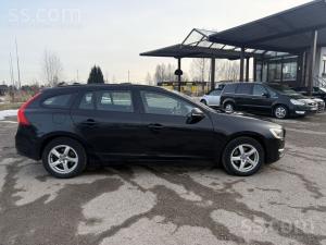 Melns Volvo V60 2014 Ogre, ar dzinēja tilpumu 1.60 L un nobraukumu 251 tūkst. km par 5999 €, foto 8 vietnē AUTOMOTO.COM.LV
