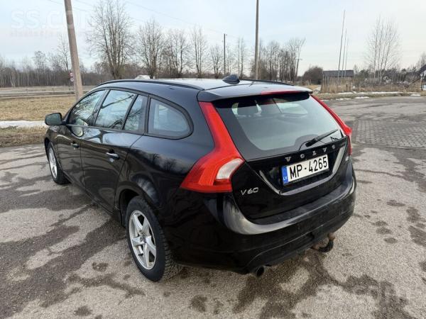 Melns Volvo V60 2014 Ogre, ar dzinēja tilpumu 1.60 L un nobraukumu 251 tūkst. km par 5999 €, foto 9 vietnē AUTOMOTO.COM.LV