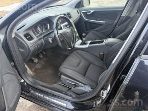 Melns Volvo V60 2014 Ogre, ar dzinēja tilpumu 1.60 L un nobraukumu 251 tūkst. km par 5999 €, foto 11 vietnē AUTOMOTO.COM.LV