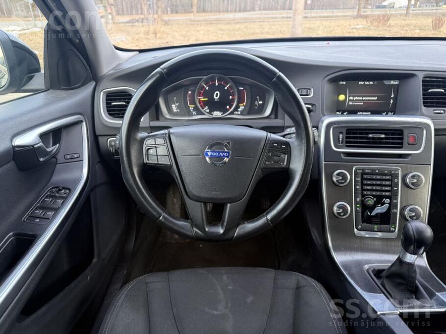 Melns Volvo V60 2014 Ogre, ar dzinēja tilpumu 1.60 L un nobraukumu 251 tūkst. km par 5999 €, foto 12 vietnē AUTOMOTO.COM.LV