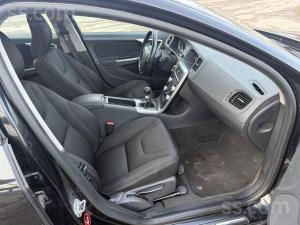 Melns Volvo V60 2014 Ogre, ar dzinēja tilpumu 1.60 L un nobraukumu 251 tūkst. km par 5999 €, foto 14 vietnē AUTOMOTO.COM.LV