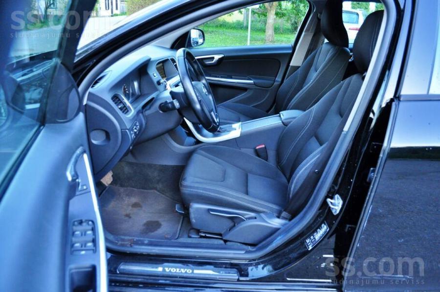 Melns Volvo V60 2014 Tukums, ar dzinēja tilpumu 2.00 L un nobraukumu 229 tūkst. km par 7400 €, foto 6 vietnē AUTOMOTO.COM.LV