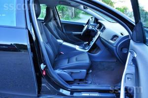 Melns Volvo V60 2014 Tukums, ar dzinēja tilpumu 2.00 L un nobraukumu 229 tūkst. km par 7400 €, foto 7 vietnē AUTOMOTO.COM.LV