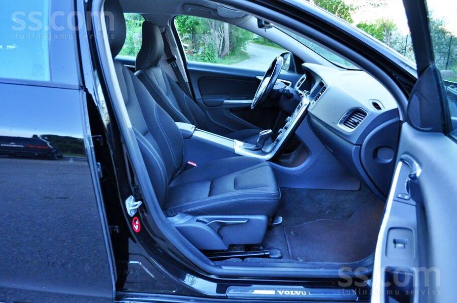 Melns Volvo V60 2014 Tukums, ar dzinēja tilpumu 2.00 L un nobraukumu 229 tūkst. km par 7400 €, foto 7 vietnē AUTOMOTO.COM.LV