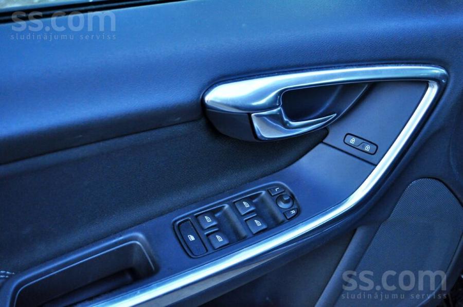 Melns Volvo V60 2014 Tukums, ar dzinēja tilpumu 2.00 L un nobraukumu 229 tūkst. km par 7400 €, foto 10 vietnē AUTOMOTO.COM.LV
