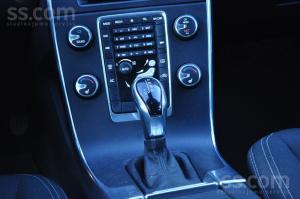 Melns Volvo V60 2014 Tukums, ar dzinēja tilpumu 2.00 L un nobraukumu 229 tūkst. km par 7400 €, foto 11 vietnē AUTOMOTO.COM.LV