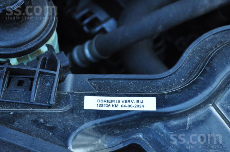 Melns Volvo V60 2014 Tukums, ar dzinēja tilpumu 2.00 L un nobraukumu 229 tūkst. km par 7400 €, foto 15 vietnē AUTOMOTO.COM.LV