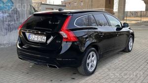 Melns Volvo V60 2014 Daugavpils, ar dzinēja tilpumu 2.00 L un nobraukumu 231 tūkst. km par 8950 €, foto 4 vietnē AUTOMOTO.COM.LV