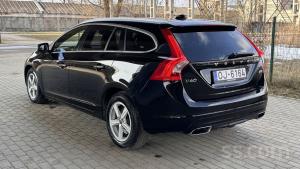 Melns Volvo V60 2014 Daugavpils, ar dzinēja tilpumu 2.00 L un nobraukumu 231 tūkst. km par 8950 €, foto 5 vietnē AUTOMOTO.COM.LV