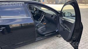 Melns Volvo V60 2014 Daugavpils, ar dzinēja tilpumu 2.00 L un nobraukumu 231 tūkst. km par 8950 €, foto 10 vietnē AUTOMOTO.COM.LV