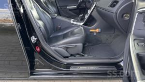 Melns Volvo V60 2014 Daugavpils, ar dzinēja tilpumu 2.00 L un nobraukumu 231 tūkst. km par 8950 €, foto 11 vietnē AUTOMOTO.COM.LV