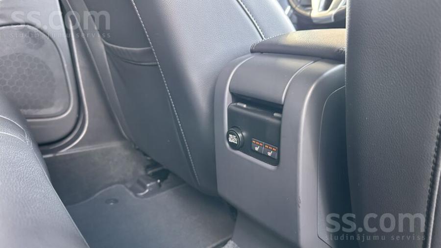 Melns Volvo V60 2014 Daugavpils, ar dzinēja tilpumu 2.00 L un nobraukumu 231 tūkst. km par 8950 €, foto 12 vietnē AUTOMOTO.COM.LV