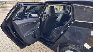 Melns Volvo V60 2014 Daugavpils, ar dzinēja tilpumu 2.00 L un nobraukumu 231 tūkst. km par 8950 €, foto 15 vietnē AUTOMOTO.COM.LV
