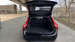 Melns Volvo V60 2014 Daugavpils, ar dzinēja tilpumu 2.00 L un nobraukumu 231 tūkst. km par 8950 €, foto 17 vietnē AUTOMOTO.COM.LV