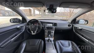 Melns Volvo V60 2014 Daugavpils, ar dzinēja tilpumu 2.00 L un nobraukumu 231 tūkst. km par 8950 €, foto 20 vietnē AUTOMOTO.COM.LV