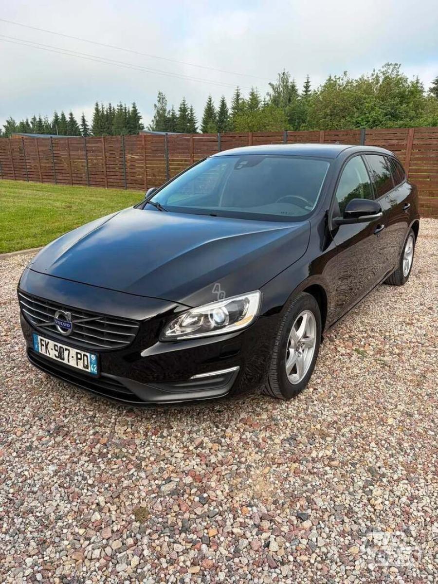 Black Volvo V60 2014 in Klaipeda, with an engine capacity of 2.00 L and mileage of 217 thousand km for 7200 €, photo 1 on AUTOMOTO.COM.LV