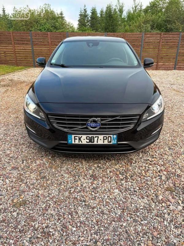 Black Volvo V60 2014 in Klaipeda, with an engine capacity of 2.00 L and mileage of 217 thousand km for 7200 €, photo 3 on AUTOMOTO.COM.LV
