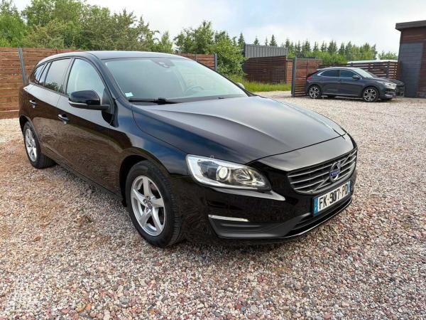 Black Volvo V60 2014 in Klaipeda, with an engine capacity of 2.00 L and mileage of 217 thousand km for 7200 €, photo 4 on AUTOMOTO.COM.LV