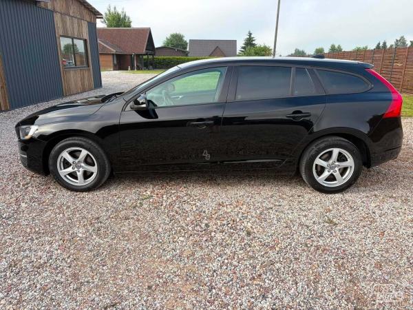 Black Volvo V60 2014 in Klaipeda, with an engine capacity of 2.00 L and mileage of 217 thousand km for 7200 €, photo 6 on AUTOMOTO.COM.LV