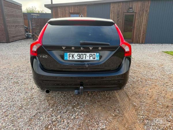 Black Volvo V60 2014 in Klaipeda, with an engine capacity of 2.00 L and mileage of 217 thousand km for 7200 €, photo 7 on AUTOMOTO.COM.LV