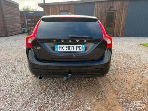 Black Volvo V60 2014 in Klaipeda, with an engine capacity of 2.00 L and mileage of 217 thousand km for 7200 €, photo 7 on AUTOMOTO.COM.LV