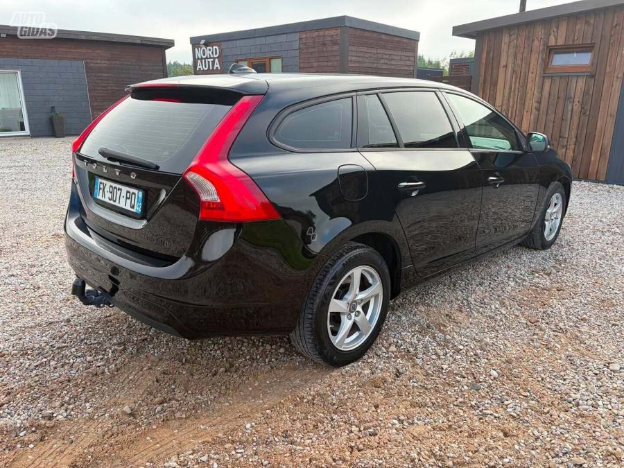 Black Volvo V60 2014 in Klaipeda, with an engine capacity of 2.00 L and mileage of 217 thousand km for 7200 €, photo 8 on AUTOMOTO.COM.LV