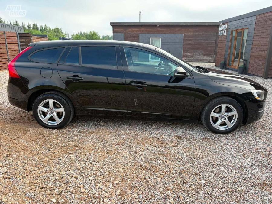 Black Volvo V60 2014 in Klaipeda, with an engine capacity of 2.00 L and mileage of 217 thousand km for 7200 €, photo 9 on AUTOMOTO.COM.LV