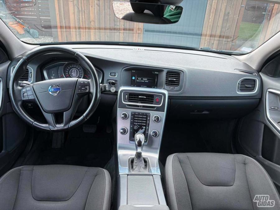 Black Volvo V60 2014 in Klaipeda, with an engine capacity of 2.00 L and mileage of 217 thousand km for 7200 €, photo 12 on AUTOMOTO.COM.LV