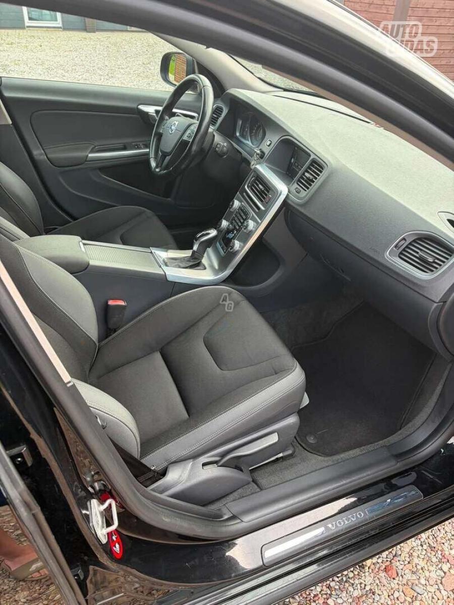 Black Volvo V60 2014 in Klaipeda, with an engine capacity of 2.00 L and mileage of 217 thousand km for 7200 €, photo 13 on AUTOMOTO.COM.LV