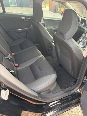 Black Volvo V60 2014 in Klaipeda, with an engine capacity of 2.00 L and mileage of 217 thousand km for 7200 €, photo 14 on AUTOMOTO.COM.LV