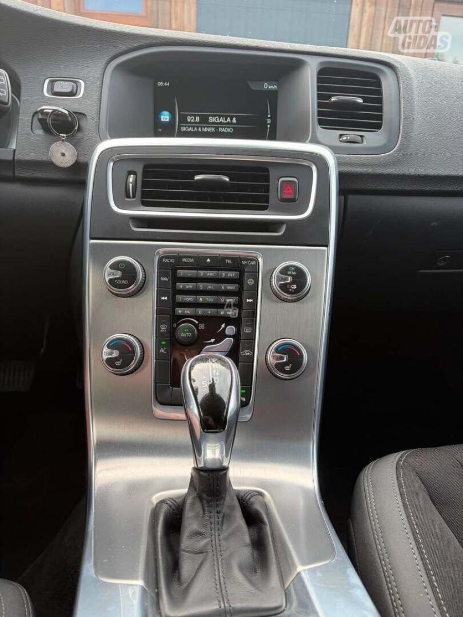 Black Volvo V60 2014 in Klaipeda, with an engine capacity of 2.00 L and mileage of 217 thousand km for 7200 €, photo 15 on AUTOMOTO.COM.LV