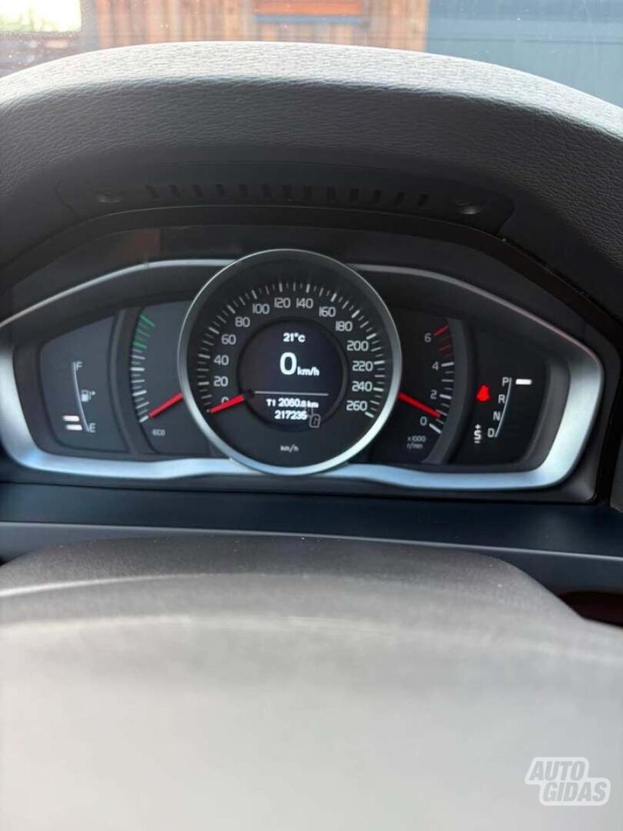 Black Volvo V60 2014 in Klaipeda, with an engine capacity of 2.00 L and mileage of 217 thousand km for 7200 €, photo 16 on AUTOMOTO.COM.LV